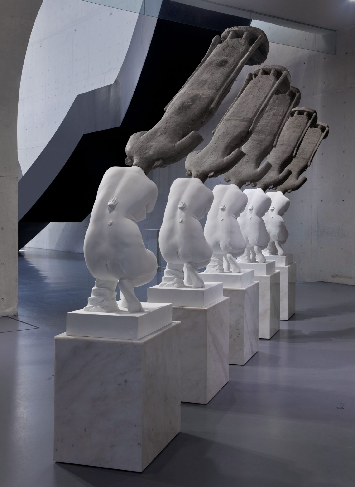 永生－隋朝贴金彩绘石雕菩萨立像、来自维也纳的维纳斯 Eternity – Sui Dynasty Gold Gilded and ...